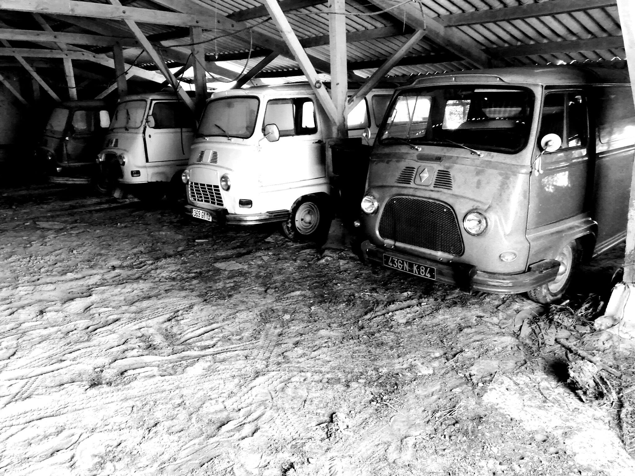 Renault Estafette en attente de restauration ! - Véhicules Anciens ...
