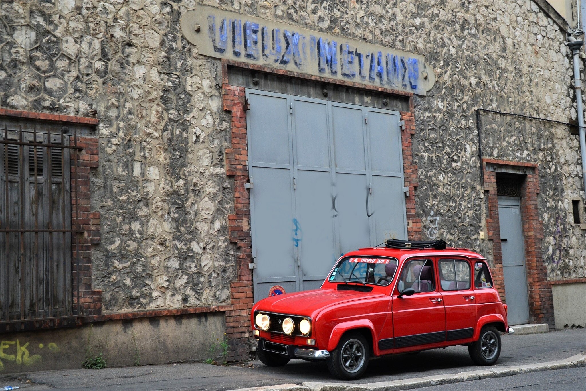 [FACEBOOK 2020 photo competition] The Renault Estafette and 4L winners ...